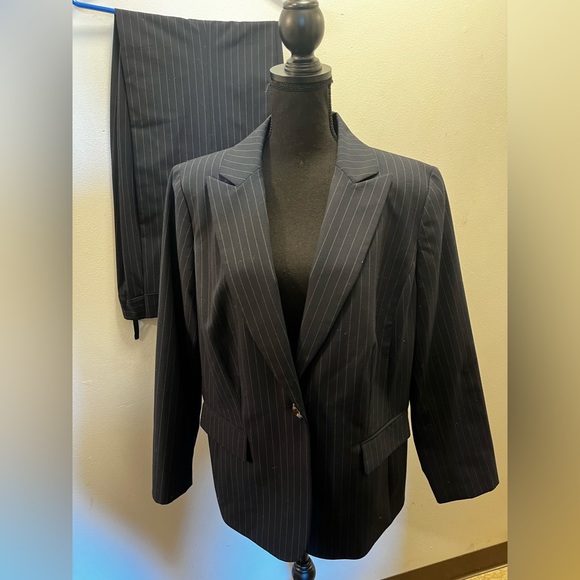 Tahari | Other | Tahari Womens Suit | Poshmark